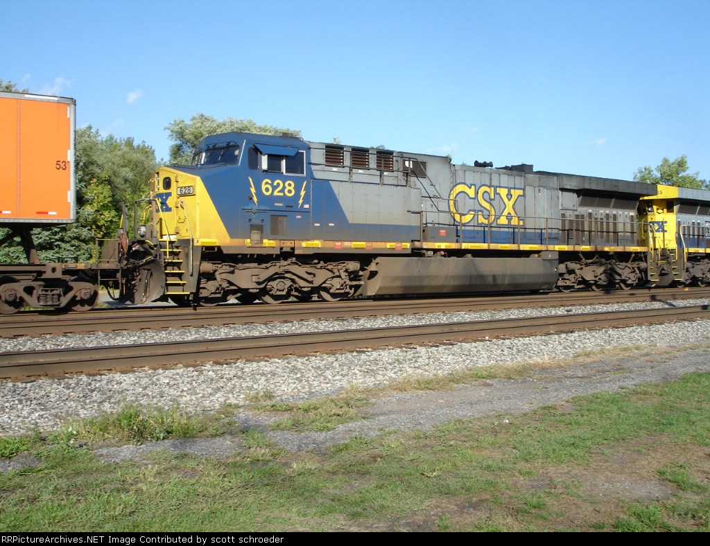 CSX 628 runs backwards on the #1 Track EB